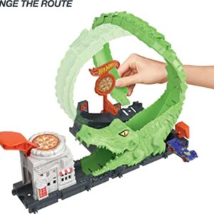 Hot Wheels Toy Car Track Set Gator Loop Attack Playset in Pizza Place with 1:64 Scale Car, Connects to Other Sets