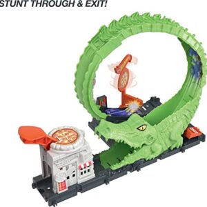 Hot Wheels Toy Car Track Set Gator Loop Attack Playset in Pizza Place with 1:64 Scale Car, Connects to Other Sets