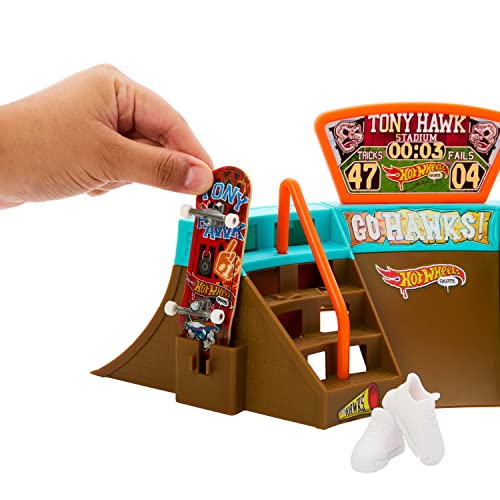 Hot Wheels Skate Stadium Playset Designed with Tony Hawk, 1 Exclusive Fingerboard & Pair of Skate Shoes, with Storage