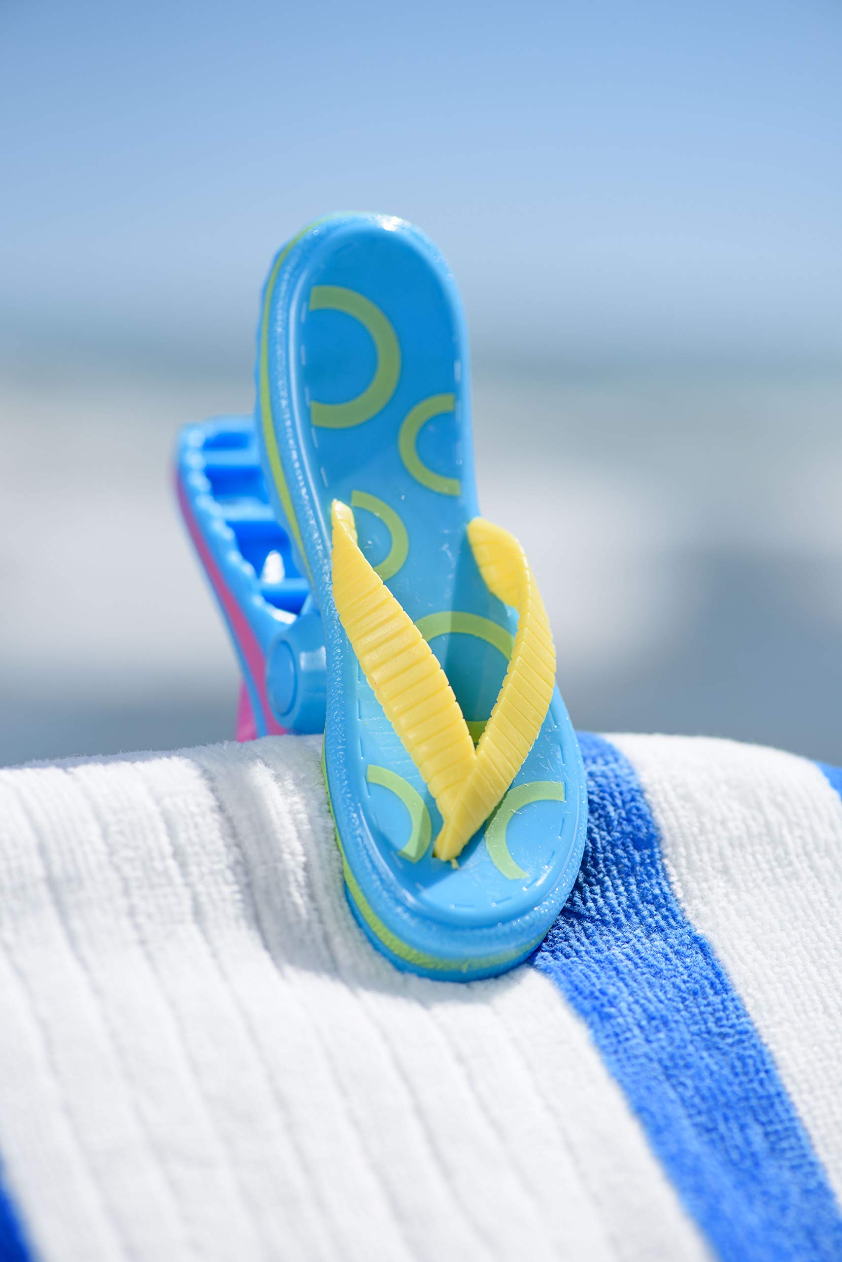 O2COOL Bocaclips - Beach Towel Clips for Beach Chairs, Patio and Pool Accessories Clothes Pins or Bag Clips - (Flip Flop) 4 Clips