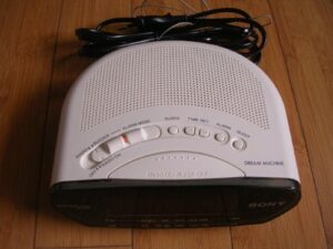 sony icfc211 am/fm clock radio (white)