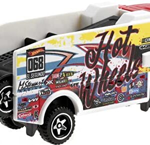 Hot Wheels Trackin' Trucks, 1:64 Scale Toy Racing Rig & 1 Toy Car for On and Off Track Play (Styles May Vary)