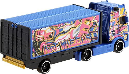 Hot Wheels Trackin' Trucks, 1:64 Scale Toy Racing Rig & 1 Toy Car for On and Off Track Play (Styles May Vary)