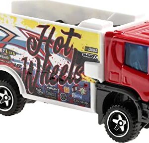 Hot Wheels Trackin' Trucks, 1:64 Scale Toy Racing Rig & 1 Toy Car for On and Off Track Play (Styles May Vary)