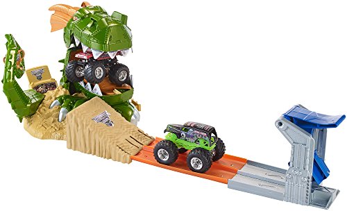 Hot Wheels Monster Jam Dragon Arena Attack Playset