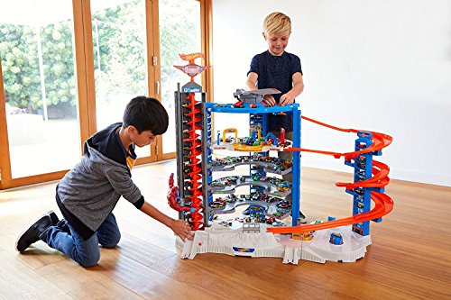 Hot Wheels Toy Car Track Set & 4 1:64 Scale Cars, Super Ultimate Garage, 3+ Ft Tall with Motorized Gorilla & Storage for 140 Cars