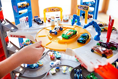 Hot Wheels Toy Car Track Set & 4 1:64 Scale Cars, Super Ultimate Garage, 3+ Ft Tall with Motorized Gorilla & Storage for 140 Cars