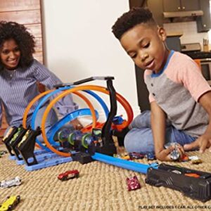 Hot Wheels Toy Car Track Set, Corkscrew Crash with 1:64 Scale Car, 3 Crash Zones, Powered by Motorized Booste, [Amazon Exclusive]