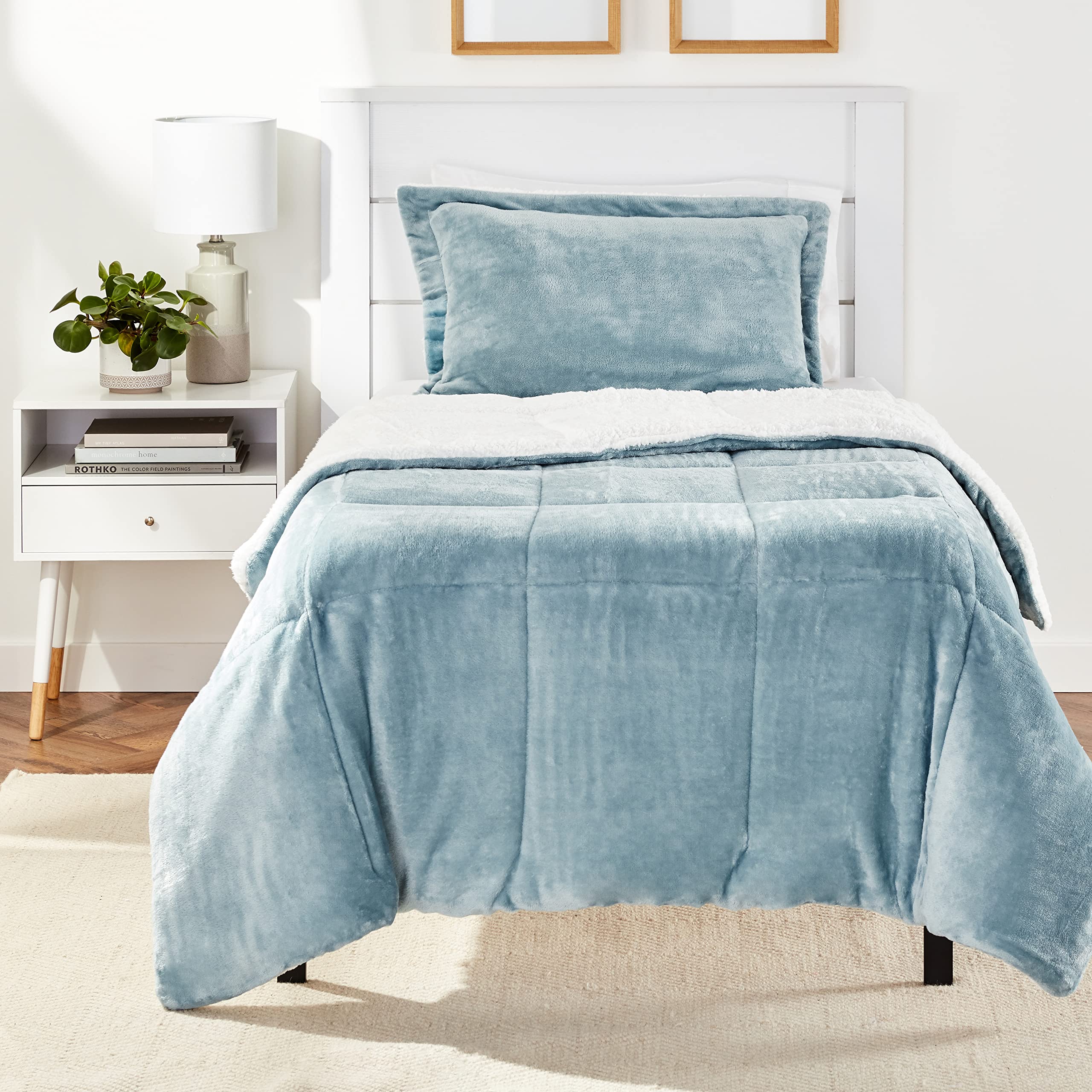 Amazon Basics Ultra-Soft Micromink Sherpa Comforter Bed Set, Twin, Tide Pool Blue