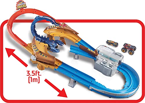 Hot Wheels Monster Trucks Scorpion Sting Raceway Track Set with 1 Toy Truck & 1 Hot Wheels Car in 1:64 Scale, Boosted Race Track