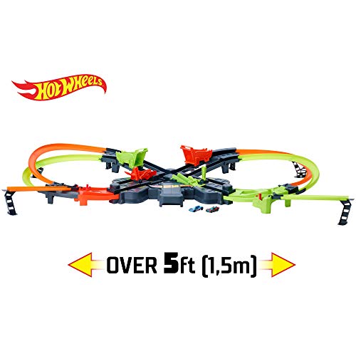 Hot Wheels Toy Car Track Set Colossal Crash, More Than 5-Ft Wide, Powered by Motorized Booster, 1:64 Scale Car