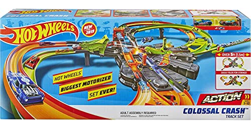 Hot Wheels Toy Car Track Set Colossal Crash, More Than 5-Ft Wide, Powered by Motorized Booster, 1:64 Scale Car