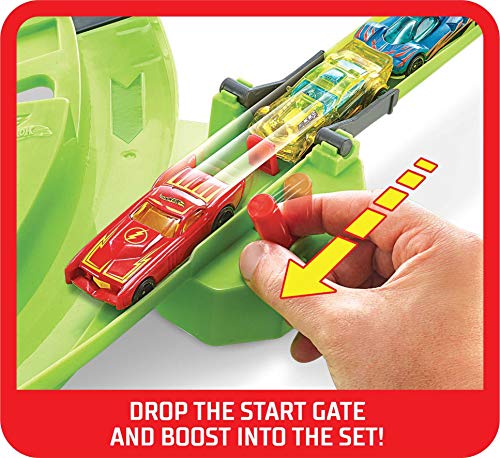 Hot Wheels Toy Car Track Set Colossal Crash, More Than 5-Ft Wide, Powered by Motorized Booster, 1:64 Scale Car