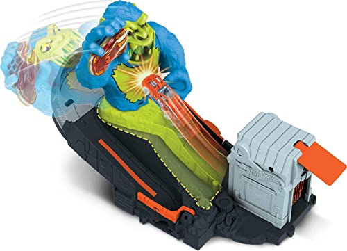 Hot Wheels Toxic Ape Attack Play Set for Kids 4 to 8 Years Old, Launch Included Car at Moving Purple Ape to Defeat It Before It Knocks Cars Off The Track & Destroys Garage