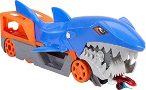 hot wheels toy car shark chomp transporter & 1:64 scale car, connects to hot wheels track & stores 5 scale vehicles