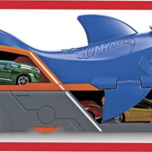 Hot Wheels Toy Car Shark Chomp Transporter & 1:64 Scale Car, Connects to Hot Wheels Track & Stores 5 Scale Vehicles