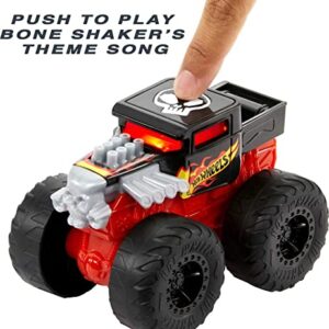 Hot Wheels Monster Trucks Roarin’ Wreckers, 1 1:43 Scale Truck with Lights & Sounds, Plays Truck's Theme Song, Toy for Kids 3 Years Old & Older