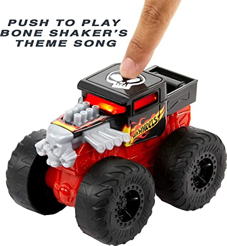 Hot Wheels Monster Trucks Roarin’ Wreckers, 1 1:43 Scale Truck with Lights & Sounds, Plays Truck's Theme Song, Toy for Kids 3 Years Old & Older