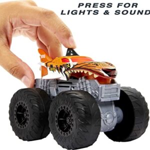 Hot Wheels Monster Trucks Roarin’ Wreckers, 1 1:43 Scale Truck with Lights & Sounds, Plays Truck's Theme Song, Toy for Kids 3 Years Old & Older