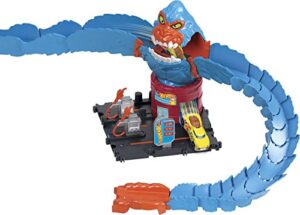 hot wheels toy car track set city wreck & ride gorilla with 1:64 scale car, 3.3-ft long track, connects to other sets