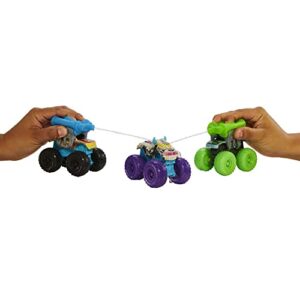 Hot Wheels Monster Trucks Color Reveal Truck with Clip-On Water Tank, 1 Toy Truck with Surprise Reveal (Styles May Vary)