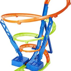 Hot Wheels Toy Car Track Set Spiral Speed Crash, Powered by Motorized Booster, 29-in Tall Track with 1:64 Scale Car