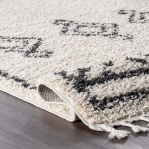 nuLOOM Mackie Moroccan Tasseled Shag Area Rug, 4' x 6', Off-white