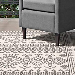 nuLOOM Kandace Tribal Indoor/Outdoor Area Rug, 5' 3" x 7' 6", Ivory