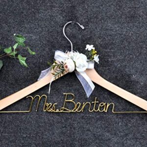 Bride Hanger, Wedding Hanger, Personalized Bride Hanger, Lady Hanger, Custom Hanger, Honor Maid, Bridesmaid, Doctor, Doctor Graduation Dress Hanger