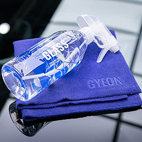 GYEON Quartz Q²M Glass 500 ml - Easy to Use Streak Free Car Glass Cleaner Safe for All Surfaces - Safe for Car Touch Screens - Smudge and Streak Free - Best Glass Cleaner in Your Car Detailing Kit