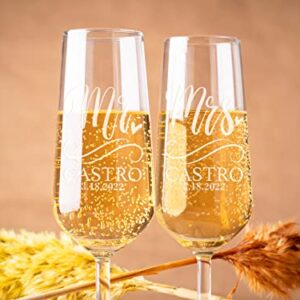 P Lab Set of 2, Bride and Groom Champagne Glasses w/Last Name & Date, Personalized Mr. Mrs. Engagement & Wedding Champagne Flutes, Toasting Glasses - Customized Etched Flutes, Wedding Gift #N5