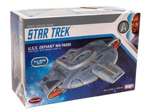 polar lights star trek uss defiant 1:1000 scale snap model kit, multicolor (pol952)