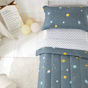 Boys Space Planet Toddler Bedding Set Gray-Green Includes Adorable Quilted Comforter, Fitted Sheet, Top Sheet, and Pillow Case for Boys Bed