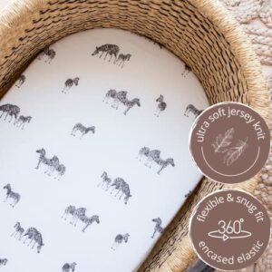 POPPI & MAX: 100% Organic Bassinet Sheets – Premium Jersey Cotton Bassinet Sheet Set | Fitted Baby Sheets for Standard Bassinet Pads | Bassinet Cover | Safari Giraffe