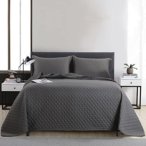 HOMBYS 3 Piece Oversized King Quilt Set Bedspread 128x120 Reversible Lightweight Coverlet Summer Comforter Set (Super King Plus (128x120), Grey)