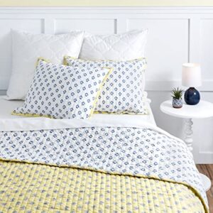 MARTHA STEWART Naomi Yellow Queen Quilt Set - 3 Piece, 100% Cotton Bedspread, Reversible, Cool, Crisp Percale Weave, Soft & Printed Lightweight Quilt, Summer Bedding, 1 Quilt, 2 Pillow Shams