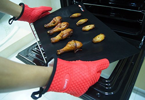 Loveuing Kitchen Oven Gloves - Silicone and Cotton Double-Layer Heat Resistant Oven Mitts/BBQ Gloves/Grill Gloves - Perfect for Baking and Grilling - 1 Pair (One Size Fits Most, Red)