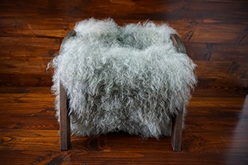 MILABERT Oak Wood Magazine Rack with Genuine Silver Norwegian Pelssau Sheepskin Rug - Soft Curly Wool - Design Furniture (MR11)