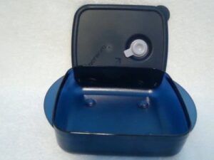 tupperware vent 'n serve medium shallow in indigo