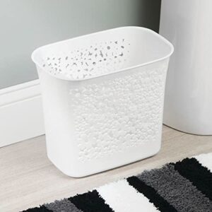 mDesign Decorative Oval Trash Can Wastebasket, Garbage Container Bin for Bathrooms, Powder Rooms, Kitchens, Home Offices - Flower Design - White