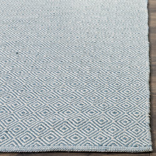 SAFAVIEH Montauk Collection Area Rug - 5' x 8', Ivory & Light Blue, Handmade Flat Weave Cotton, Ideal for High Traffic Areas in Living Room, Bedroom (MTK515D)