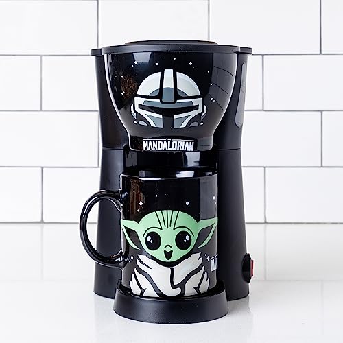 Uncanny Brands Mandalorian Single Cup Coffee Maker with Mug- Cup of Baby Yoda Joe