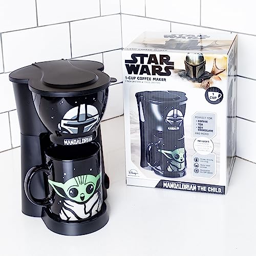 Uncanny Brands Mandalorian Single Cup Coffee Maker with Mug- Cup of Baby Yoda Joe