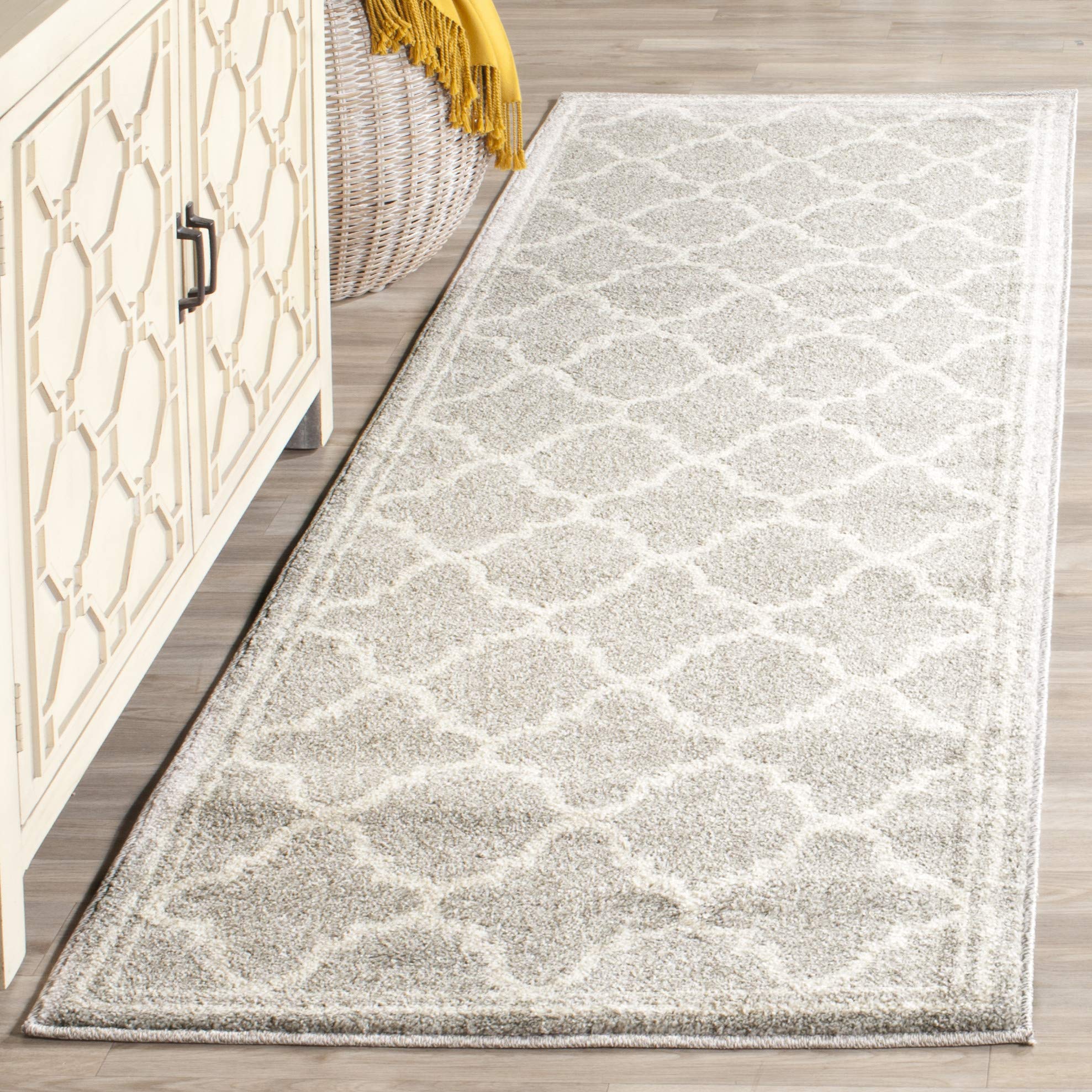 SAFAVIEH Amherst Collection Runner Rug - 2'3" x 7', Wheat & Beige, Moroccan Trellis Design, Non-Shedding & Easy Care, Ideal for High Traffic Areas in Living Room, Bedroom (AMT422S)