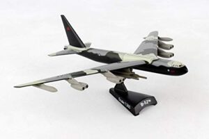 daron worldwide trading b-52 stratofortress vehicle (1:300 scale)