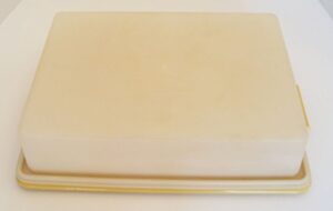 vintage tupperware rectangular sheet cake taker gold tray with sheer lid - 14 x 10 3/4 x 3 1/2 inch