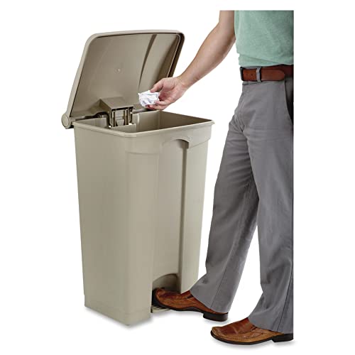 Safco Products Plastic Step-On Trash Can 9923TN; Tan; Hands-Free Disposal; 23-Gallon Capacity