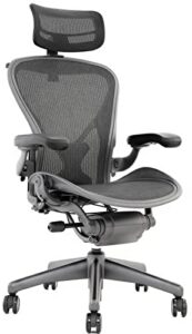 aeron chair by herman miller - highly adjustable graphite frame - with posturefit - carbon classic (medium)