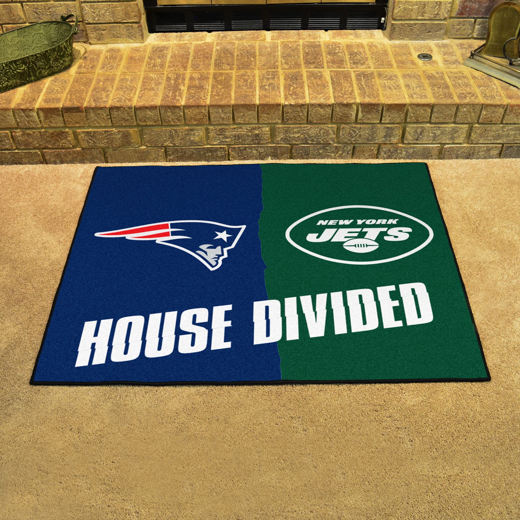 FANMATS 15558 NFL Patriots / Jets House Divided Rug