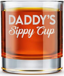 daddy factory daddy's sippy cup whiskey glass - funny new dad gifts - 10.25 oz engraved old fashioned bourbon rocks glass for expecting father, dad birthday gift